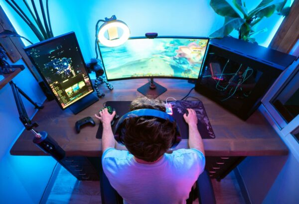 Motherboard CPU Power Connectors: How to Power Up? - Tech With Tech