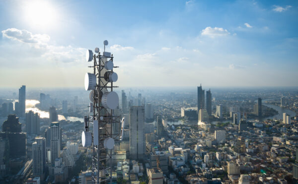 Cell Phone Pinging Cell Towers: How Often and When? - Tech With Tech