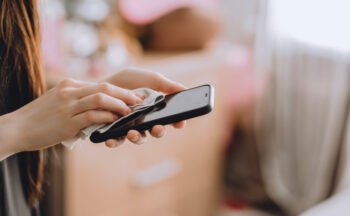 White Spots on mobile Screen: How to Fix? - Tech With Tech