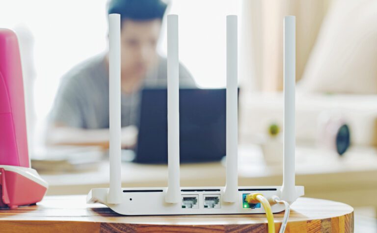 Using Phone SIM Card in Mobile Router: Can You? - Tech With Tech