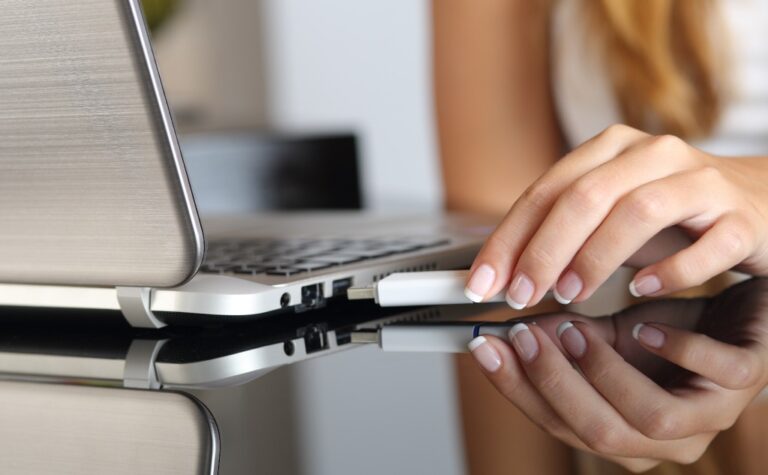 Someone Copied Files From USB: How to Know? - Tech With Tech