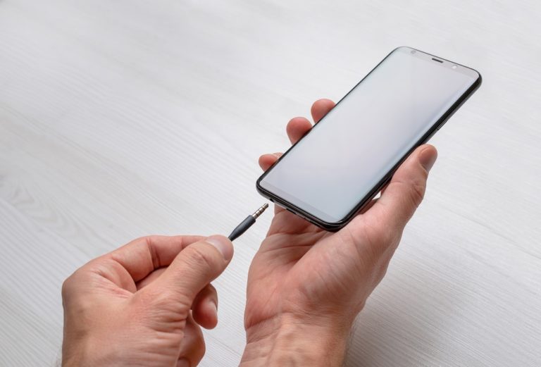 Using Phone Mic With Headphones/Earbuds: How To? - Tech With Tech